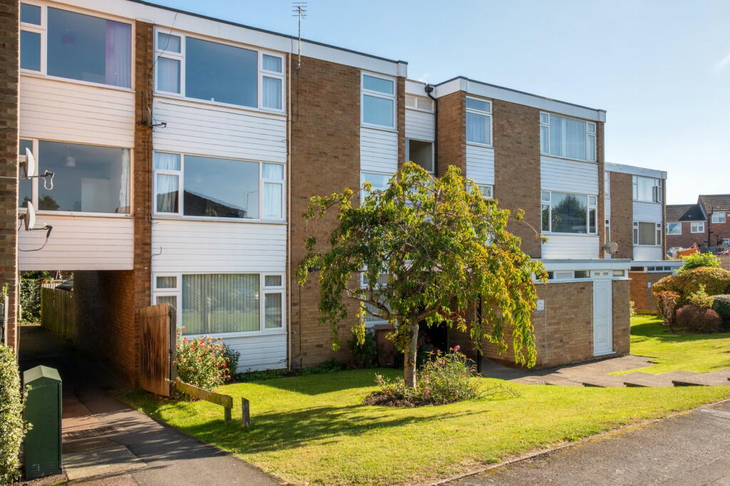 3 bedroom flat for sale in Griffin Close, Shepshed, LE12