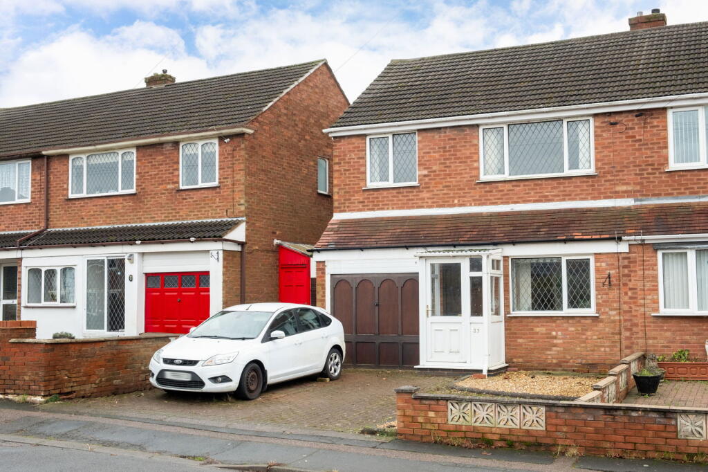 3 bedroom semi-detached house for sale in Canning Road, Tamworth, B77