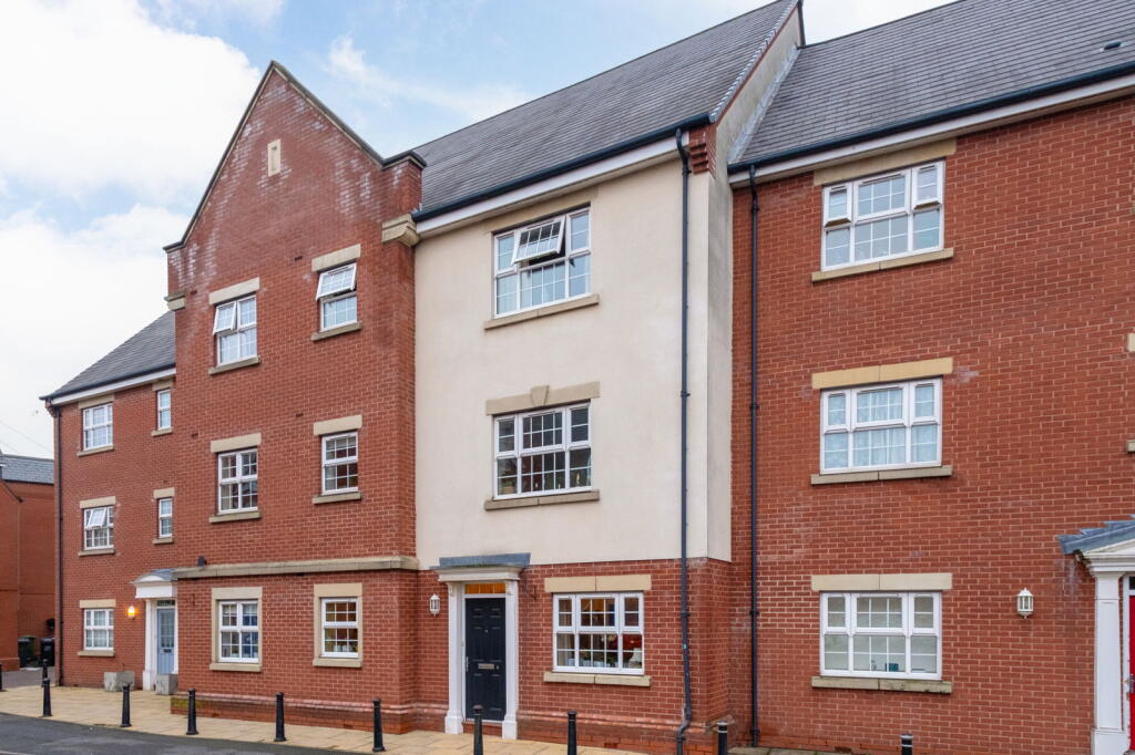 2 bedroom apartment for sale in Manor Gardens Close, Loughborough, LE11