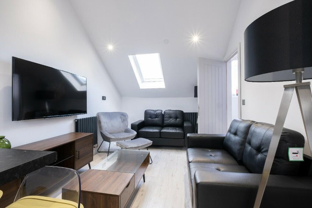 3 bedroom house share for rent in Kemble Street, Swansea, Wales, SA2