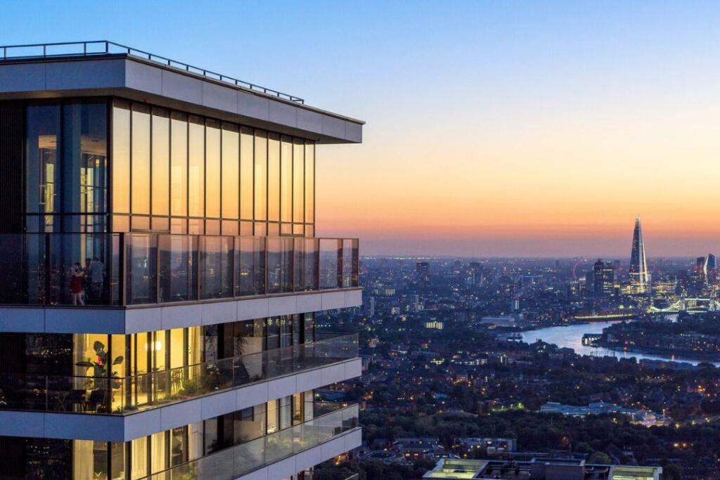 2 bedroom apartment for sale in Bagshaw Building, Canary Wharf, E14