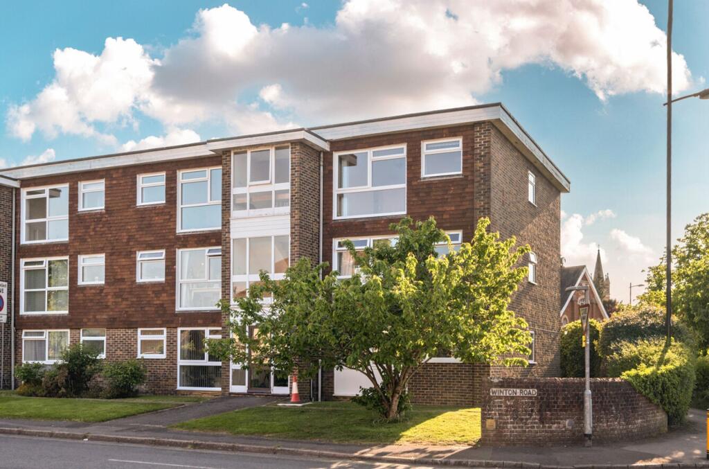 2 bedroom flat for sale in Winton Road, Petersfield, GU32