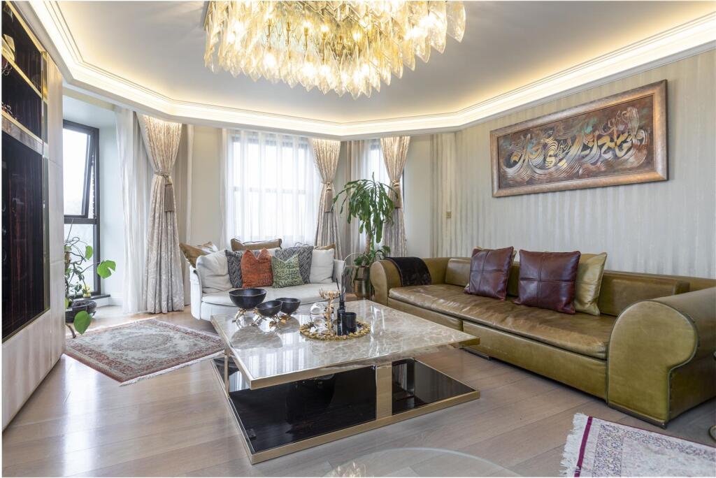 4 bedroom flat for rent in Nine Elms Lane, London, SW8