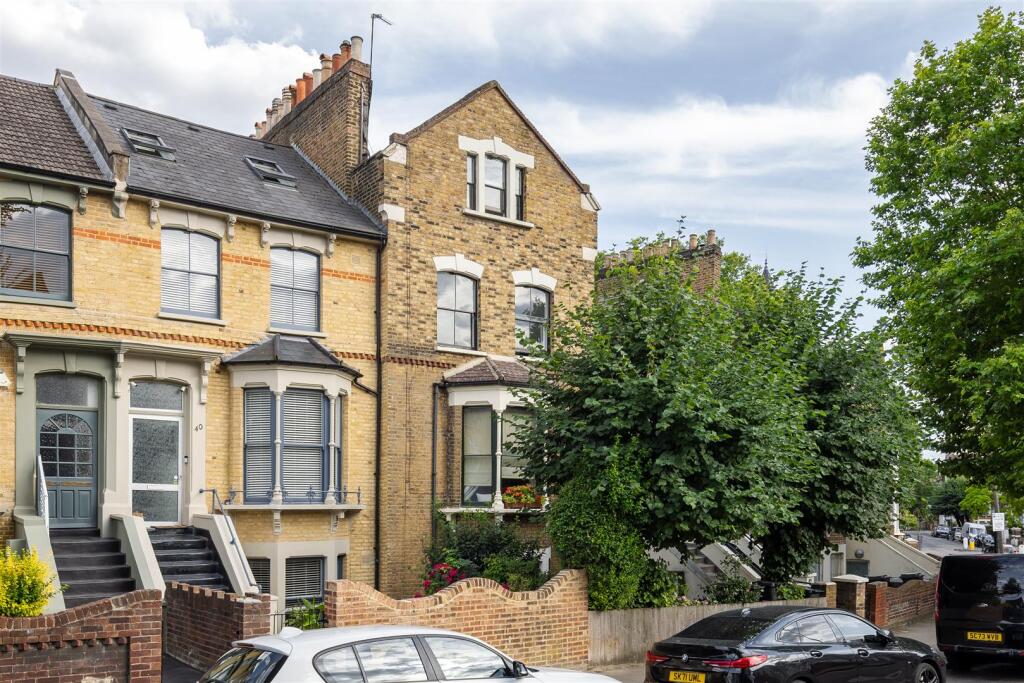 1 bedroom flat for sale in St. Mark's Rise, Dalston, E8