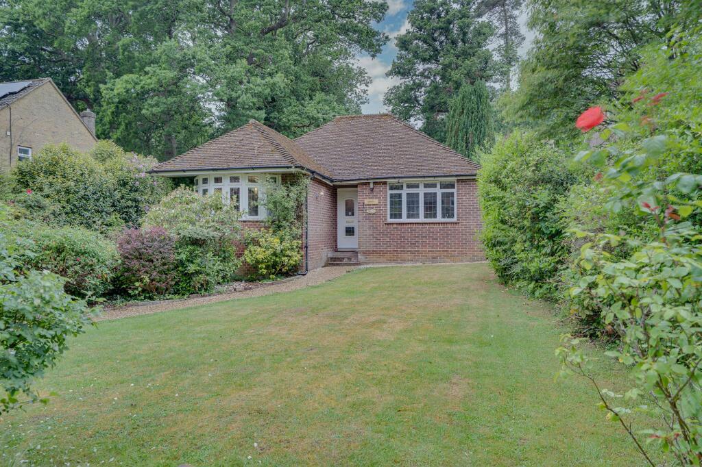 3 bedroom detached bungalow for sale in Malcolm Road, Hiltingbury ...