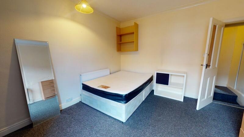 3 bedroom terraced house for rent in Welton Place, Hyde Park, Leeds, LS6