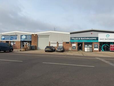 Warehouse to lease in D5 Trinity Trading Estate, Mill Way ...