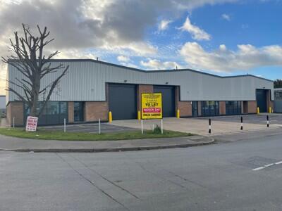 Warehouse to lease in 6/5 ABC Trinity Trading Estate, Mill Way ...
