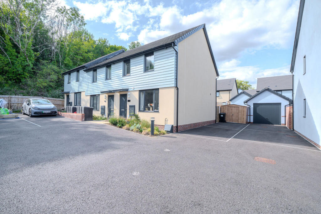 3 bedroom end of terrace house for sale in Whitecliffe View, Chepstow ...