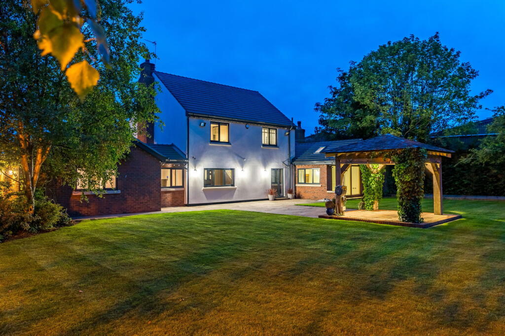 4 bedroom detached house for sale in Gregory Lane,Halsall,Ormskirk,L39 ...