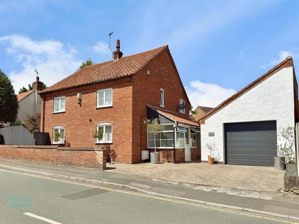 3 bedroom detached house for sale in Station Road, Ranskill, Retford, DN22