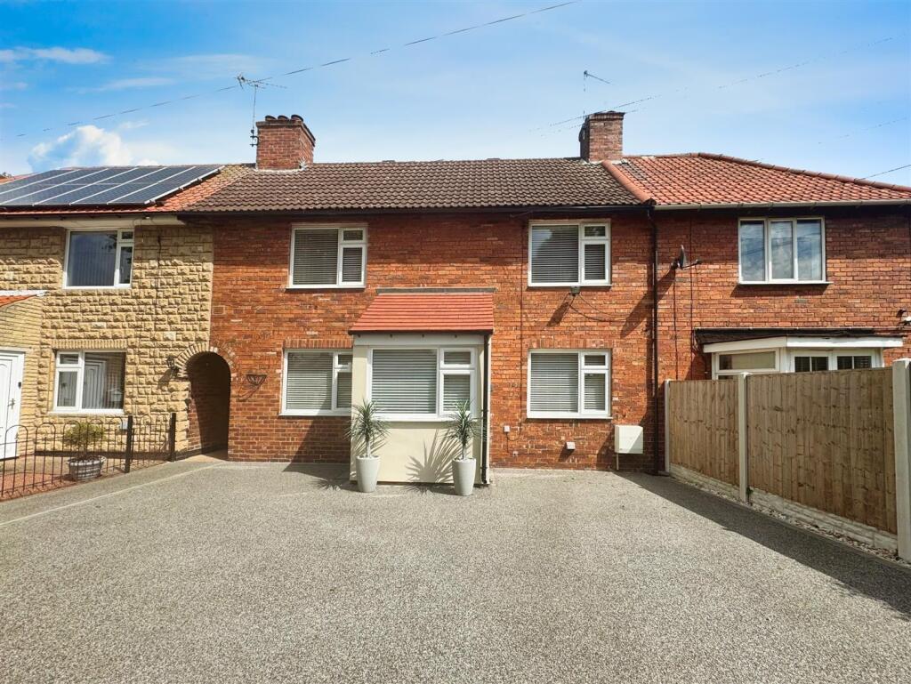 2 bedroom terraced house for sale in School Road, Langold, Worksop, S81