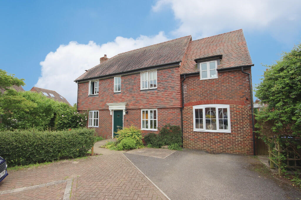 4 Bedroom Detached House For Sale In Larks View Billingshurst Rh14