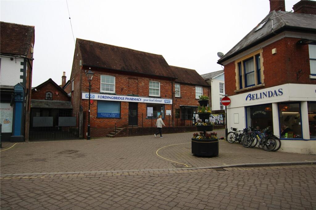 Shop to lease in High Street, Fordingbridge, Hants, SP6