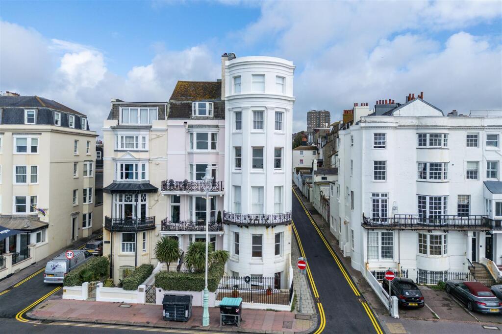 2 bedroom apartment for sale in Marine Parade, Brighton, BN2