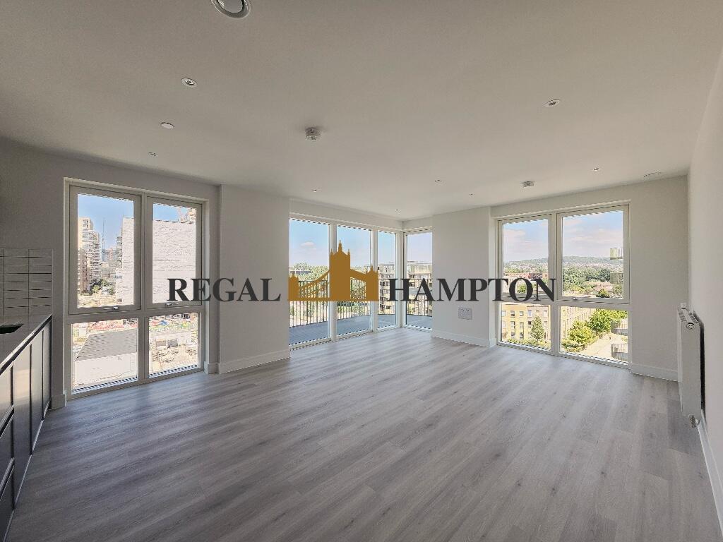 3 bedroom flat for rent in Townsend Road, London, SE3