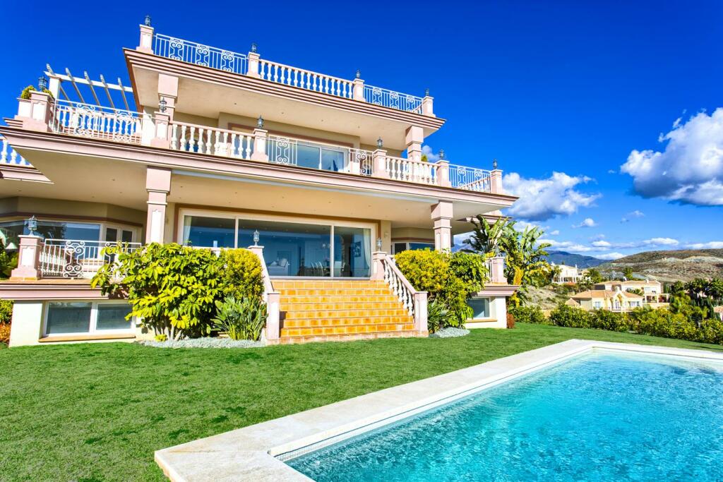 8 bedroom villa for sale in Andalucia, Malaga, Benahavis, Spain