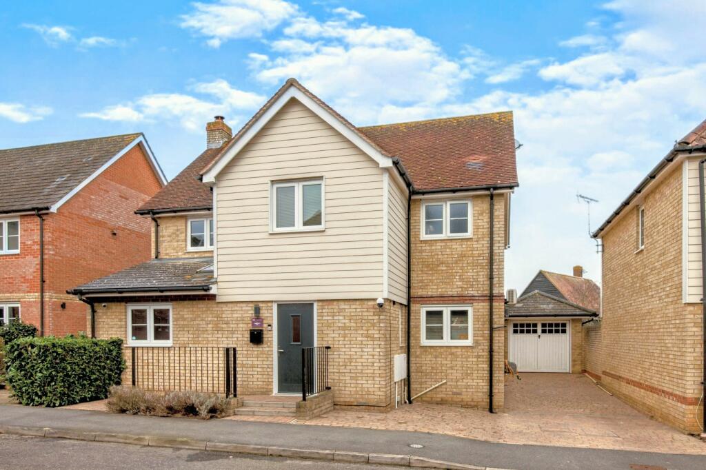 4 bedroom detached house for sale in Ozier Field, Halstead, CO9