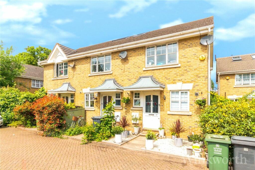 4 bedroom terraced house for sale in Chestnut Close, Shardeloes Road ...