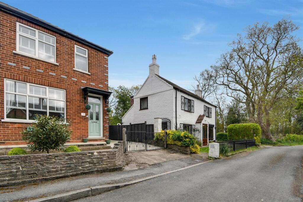 3 bedroom cottage for sale in Spring Lane, Laceby, Grimsby, DN37