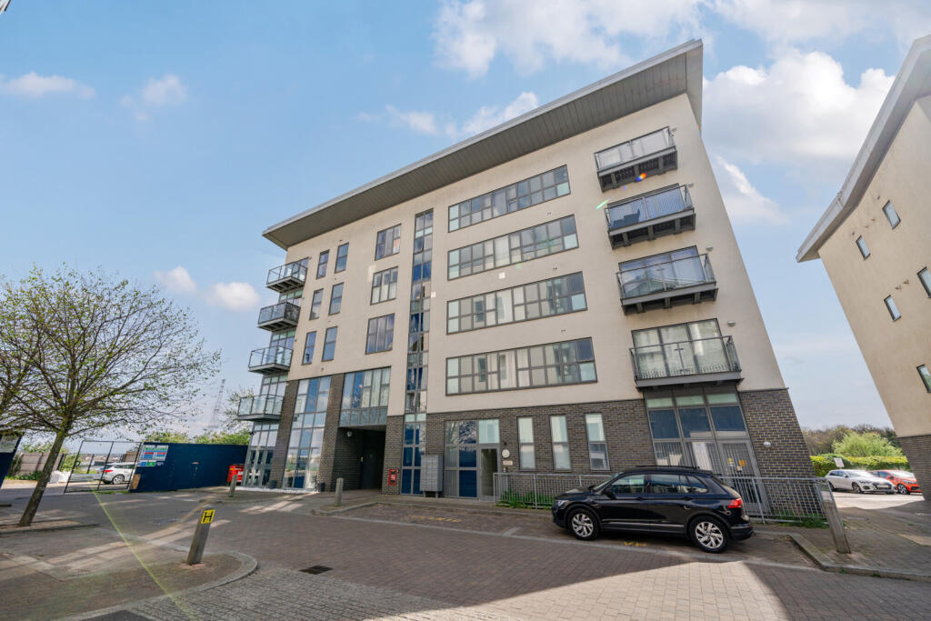 2 bedroom apartment for sale in Wainwright Avenue, Greenhithe, Kent, DA9