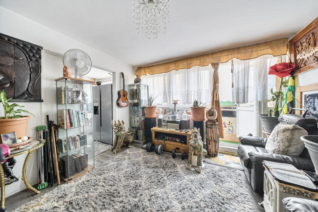 1 bedroom apartment for sale in Cooks Road, Walworth, London, SE17