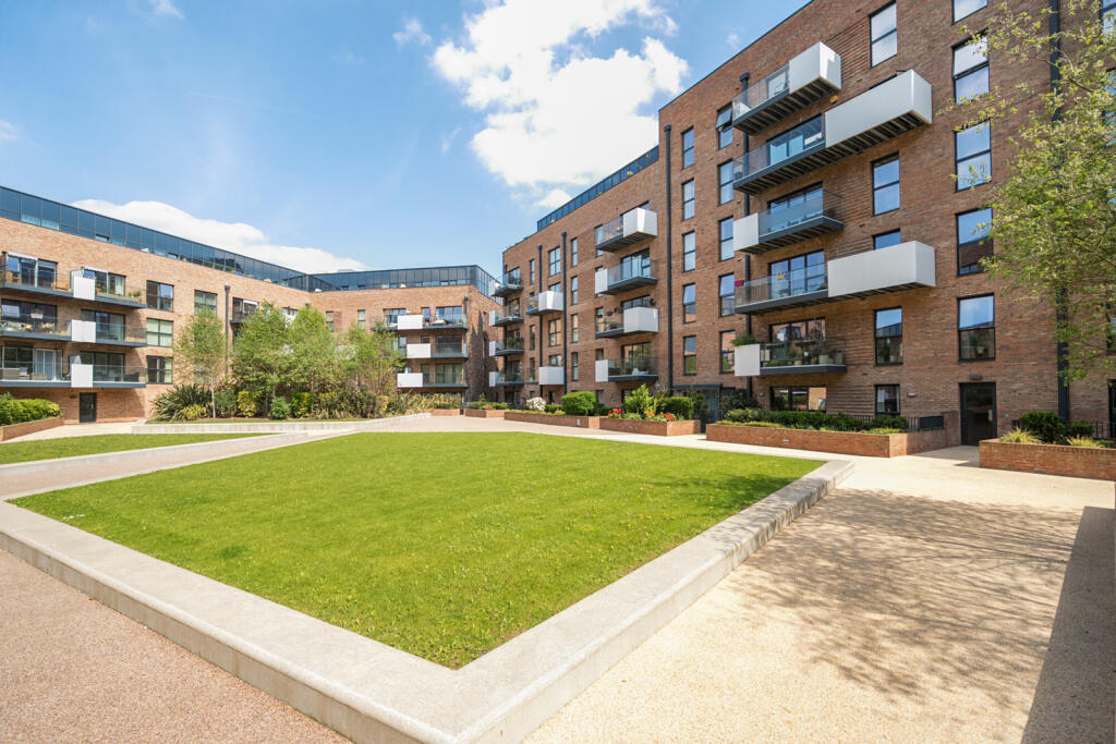 2 bedroom apartment for sale in Purbeck Gardens, London, SE26