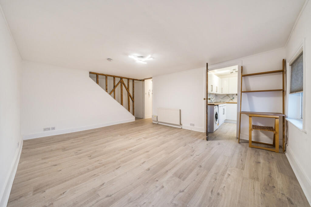 2 bedroom apartment for sale in Victoria Way, London, SE7