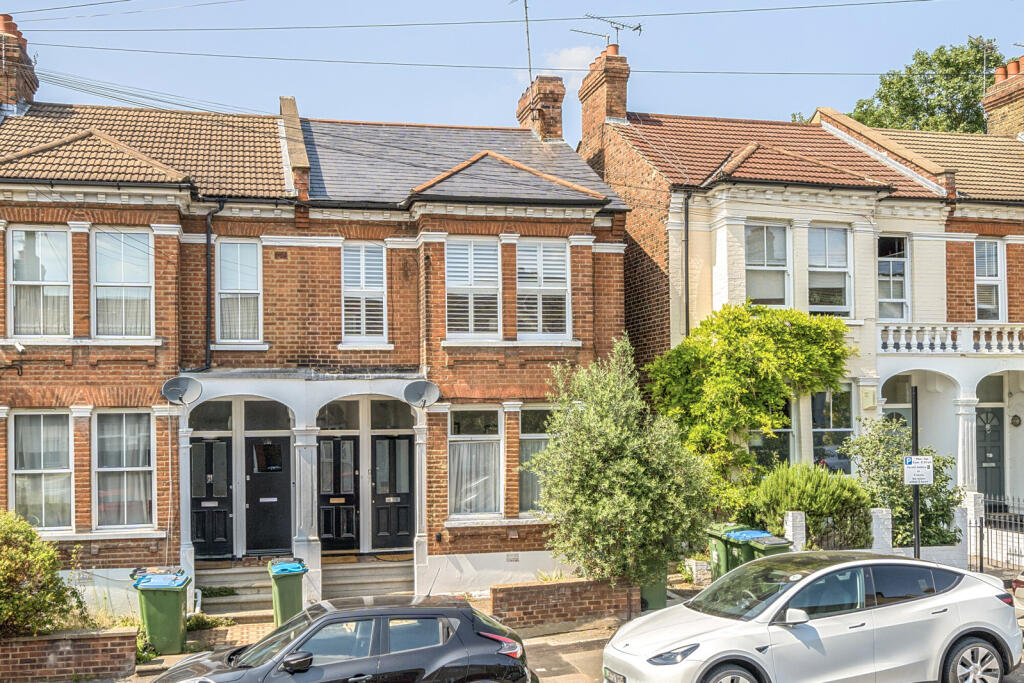 2 bedroom apartment for sale in Eastcombe Avenue, Charlton, SE7
