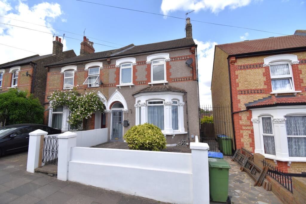 3 bedroom semi-detached house for sale in Chestnut Rise, Plumstead, SE18
