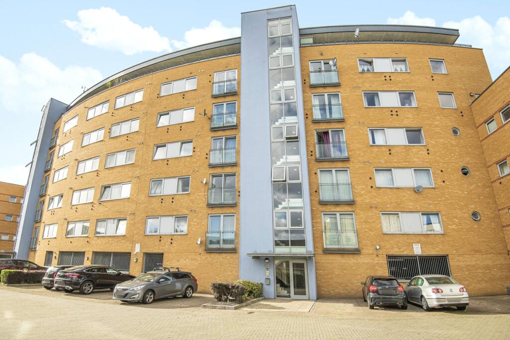 2 bedroom apartment for sale in Tideslea Path, West Thamesmead, SE28