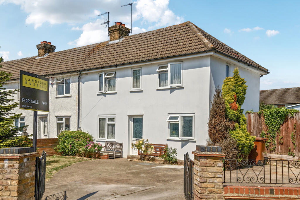 3 bedroom semi-detached house for sale in Teal Avenue, Orpington, BR5