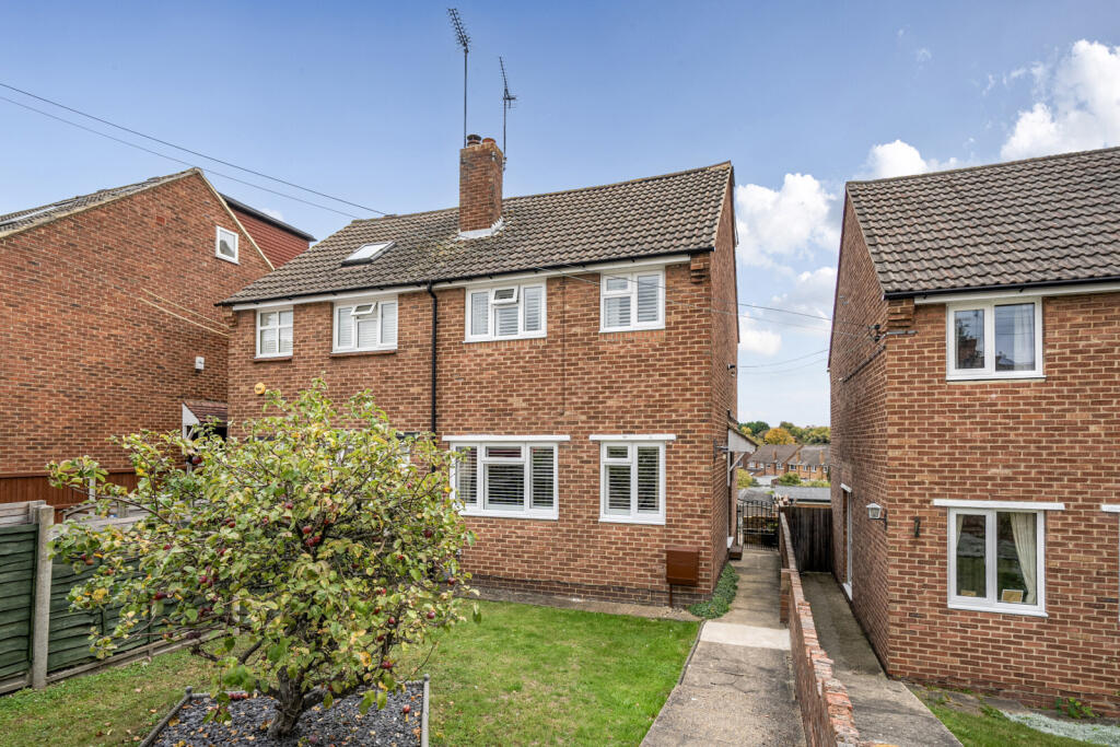 4 bedroom semi-detached house for sale in Bower Road, Hextable, BR8