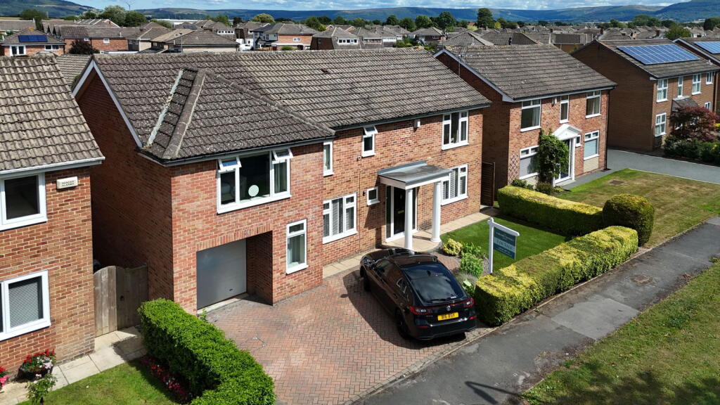 4 bedroom detached house for sale in Tanton Road, Stokesley ...