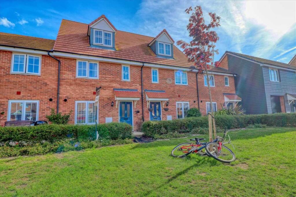 3 bedroom house for sale in Arthur Ransome Way, Walton on the naze, CO14