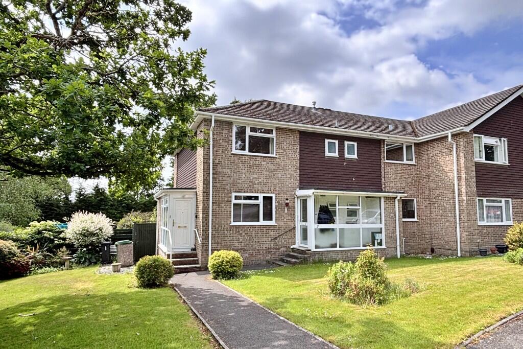 2 bedroom flat for sale in Birkdale Court, Broadstone, Dorset, BH18