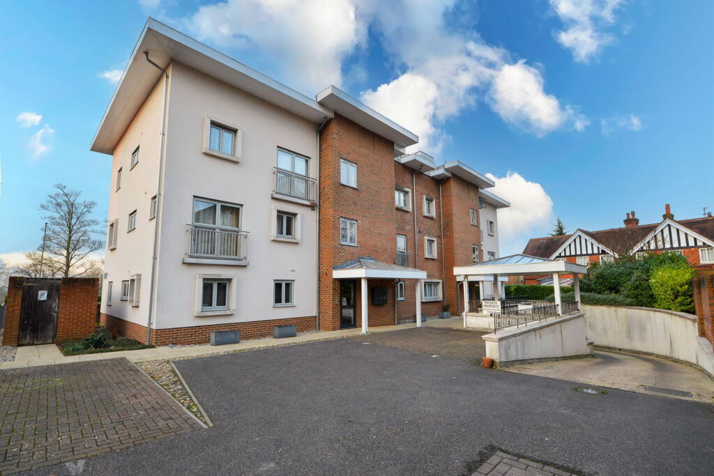2 bedroom flat for sale in Parkfield House, Guildford, GU1 1TS, GU1