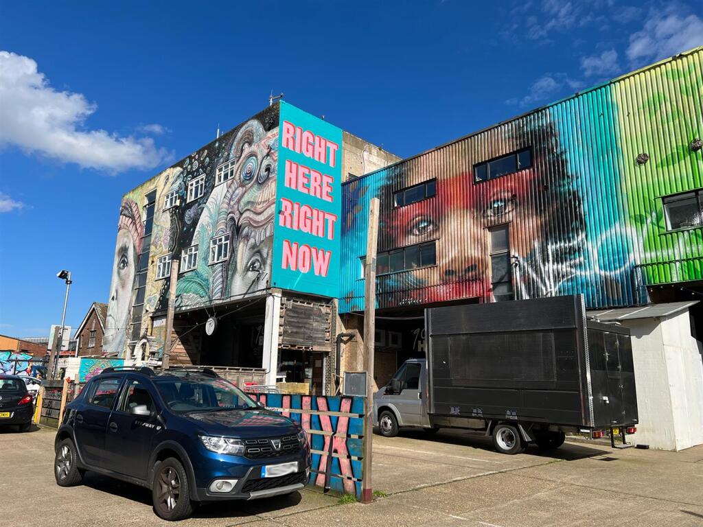 Office to lease in Mainyard Studios, Wallis Road, Hackney Wick, E9
