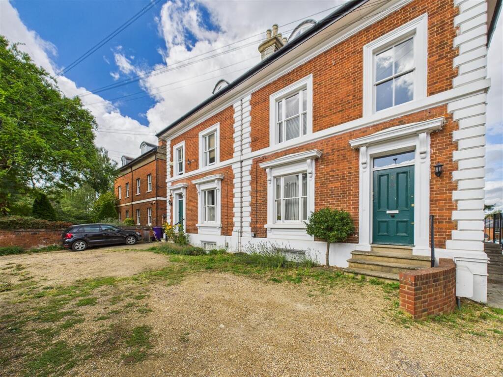 2 bedroom flat for rent in Walsworth Road , Hitchin, SG4