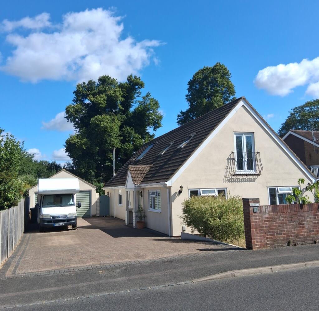 4 bedroom detached house for sale in Conifer Drive, Tilehurst, Reading ...