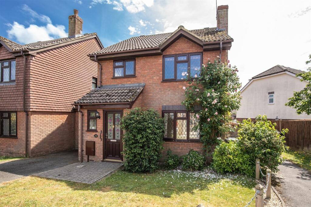 3 Bedroom Link Detached House For Sale In Markland Way Uckfield Tn22