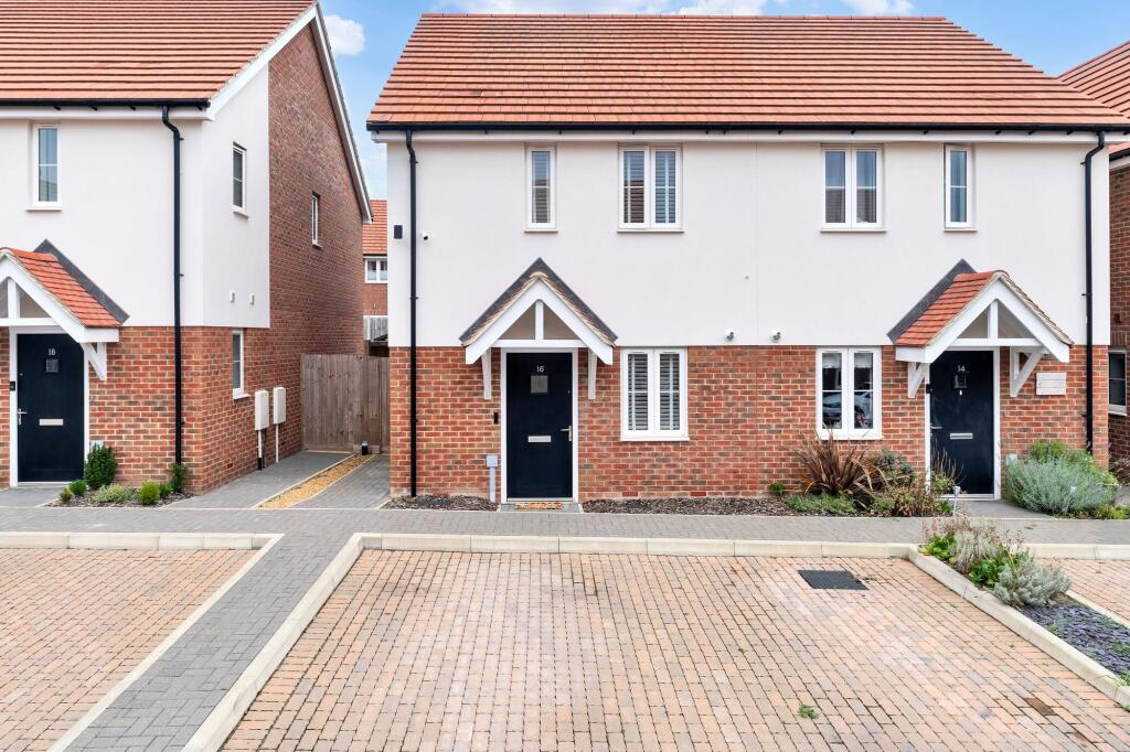 2 bedroom semi-detached house for sale in Maple Way, Fordham, CB7