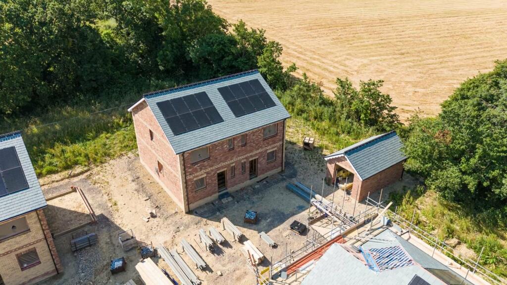 3 bedroom semi-detached house for sale in 10 Sunset Drive, Cowes, Isle ...