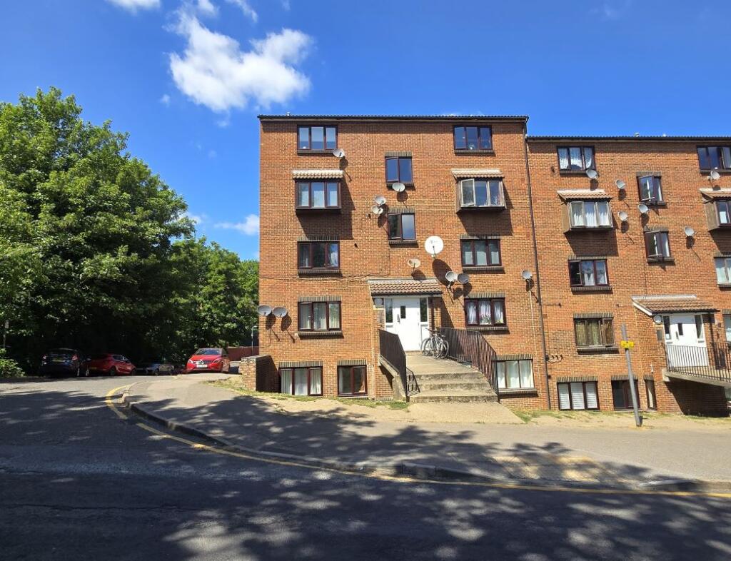 Studio flat for sale in Flat 8 Ruth House, Lesley Place, Buckland Hill ...