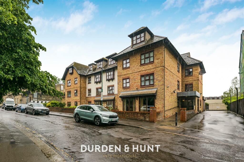 1 bedroom retirement property for sale in Nightingale Lane, Wanstead, E11