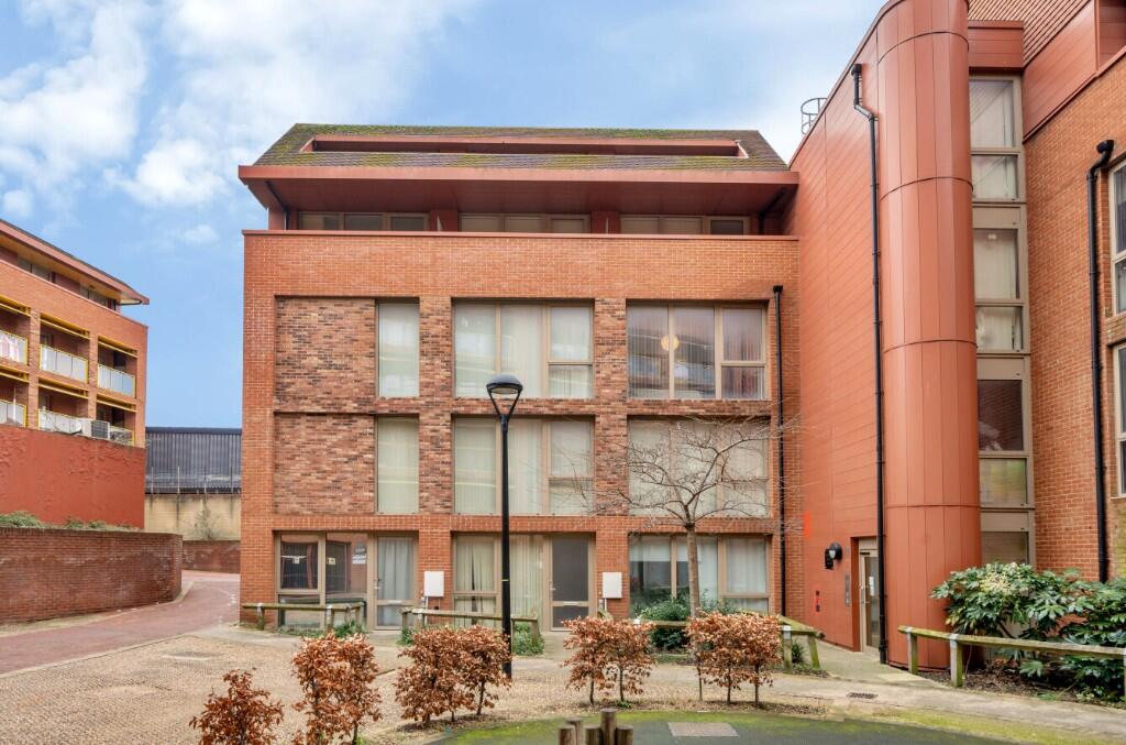 2 bedroom flat for sale in Portway House, 2a, Ossory Road, London, SE1