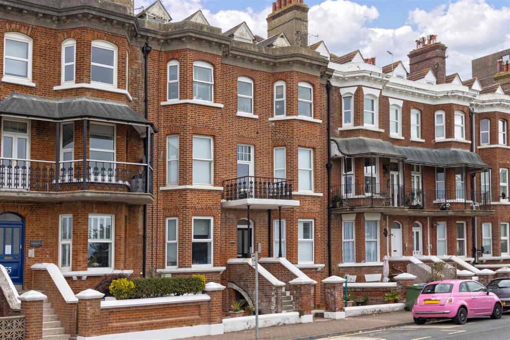1 bedroom flat for sale in South Terrace, Littlehampton, BN17 5LE, BN17