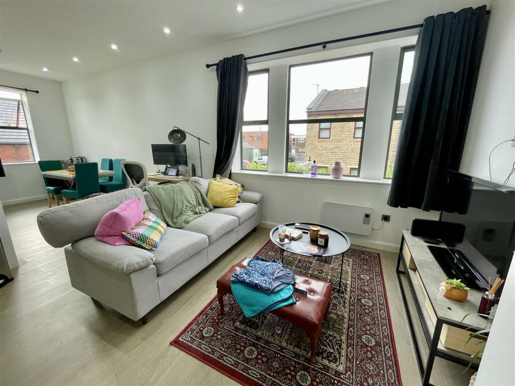1 bedroom apartment for sale in Church Court, Morley, LS27