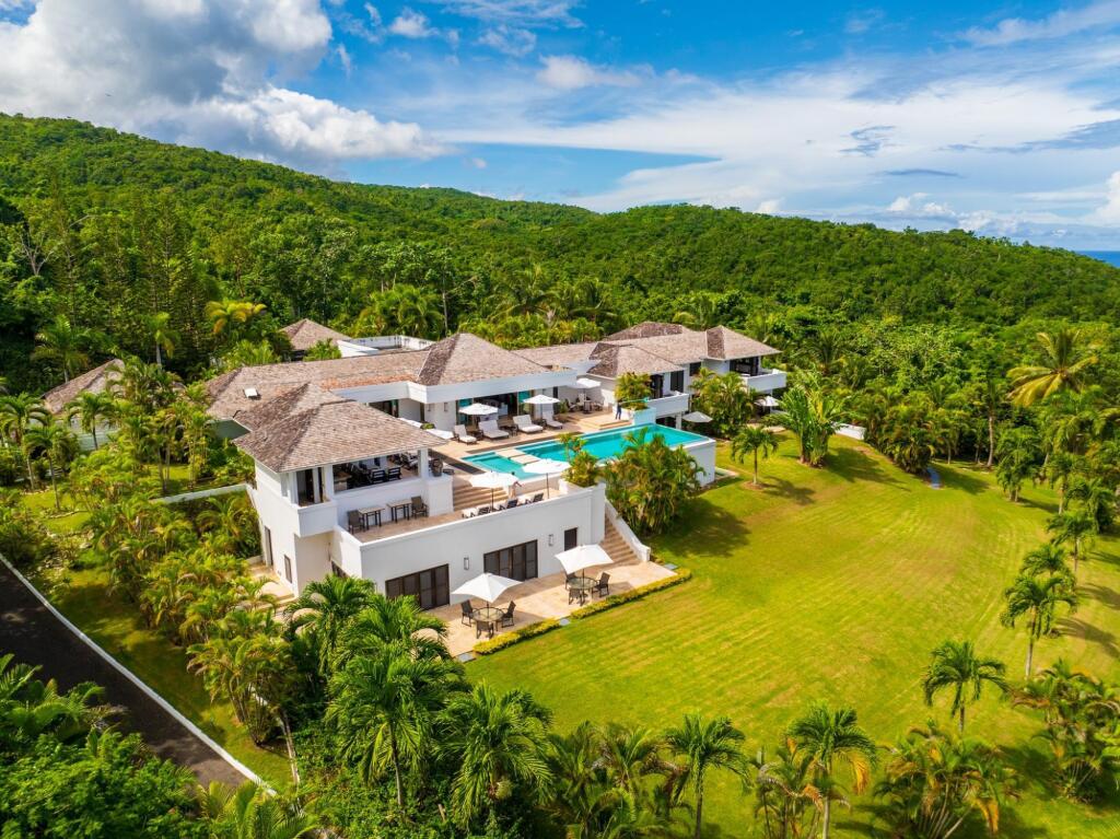 6 bedroom apartment for sale in Hanover, Sandy Bay, Jamaica