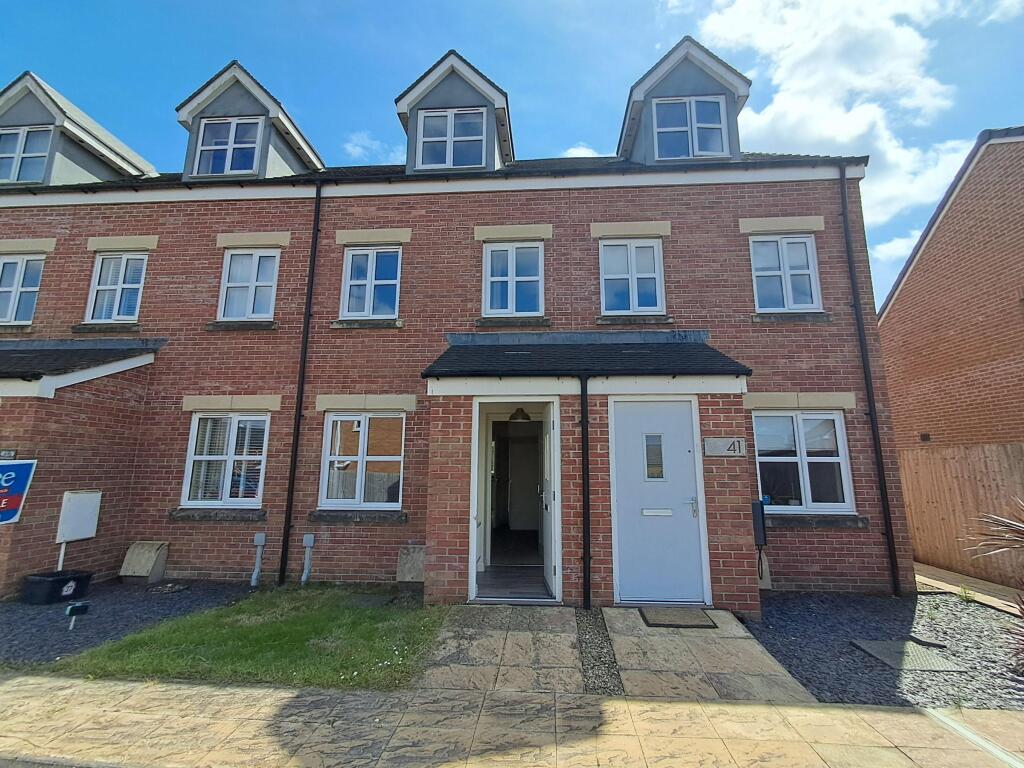 3 bedroom terraced house for rent in Heol Waungron, Carway, SA17